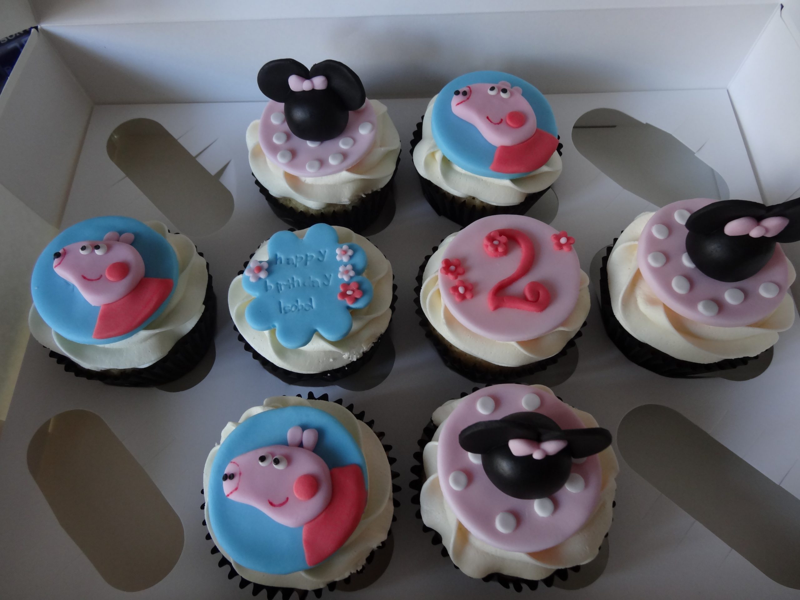 Pepper pig and minnie mouse cupcakes – Little Black Hen